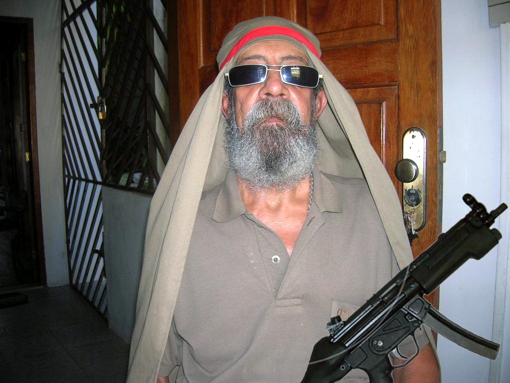 HUMOR: KALIF VAI LUTAR AO LADO DE KADAFI » BLOG DO GUSMÃO